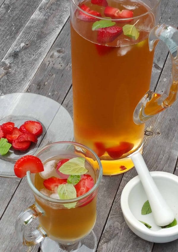 Peppermint Hot Chocolate | Teaspoon of Goodness